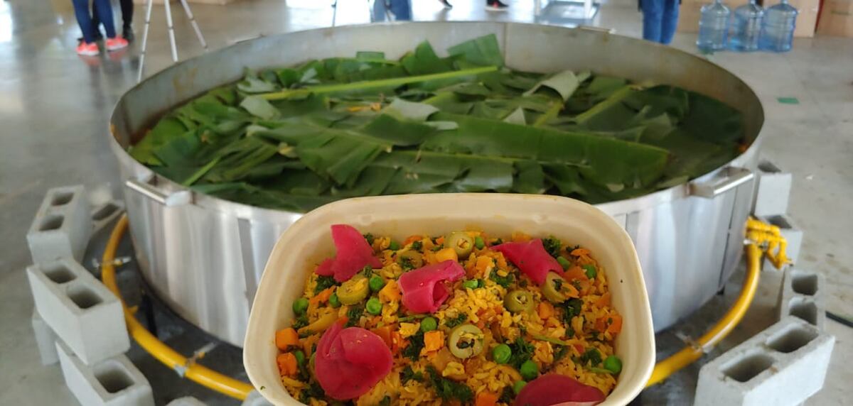 Buco arroz con pollo pa’ la gente. El pailón de la esperanza alcanza un ...