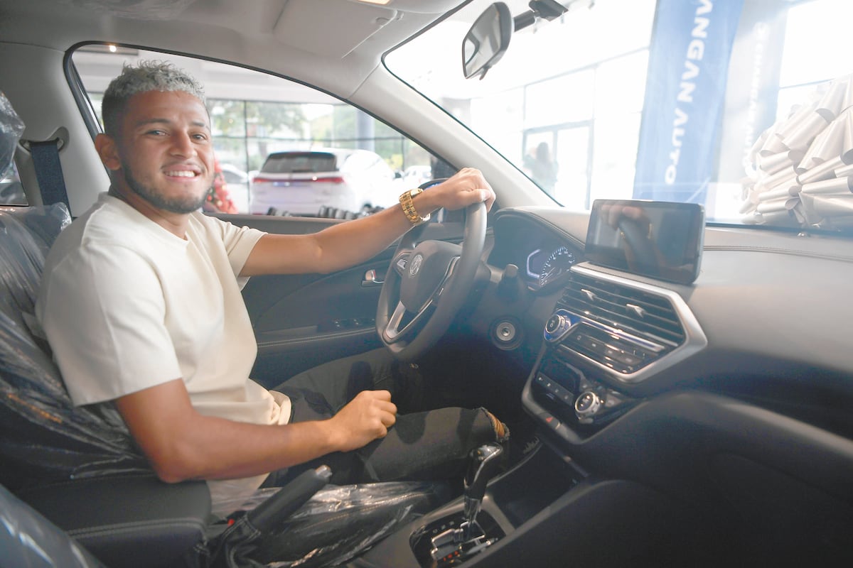Víctor ‘Lipo’ Ávila ya tiene su auto Changan . El atacante del CAI ...