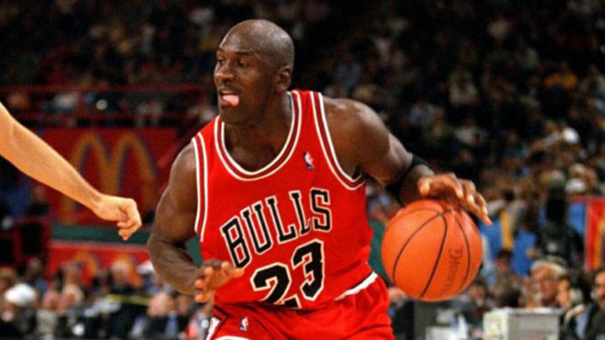 El exastro de la NBA Michael Jordan donó $2 millones para daños del huracán