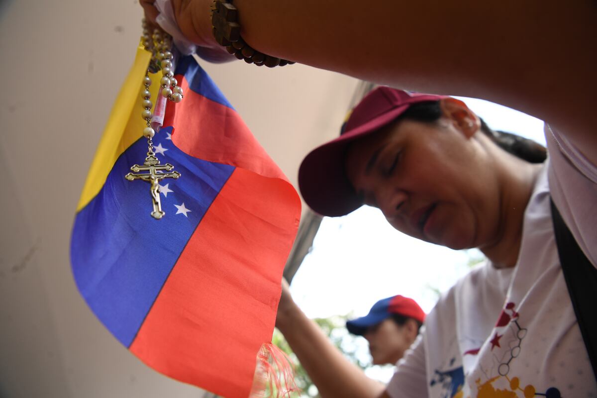 Venezolanos claman a Dios por un cambio desde el Parque Urracá ...