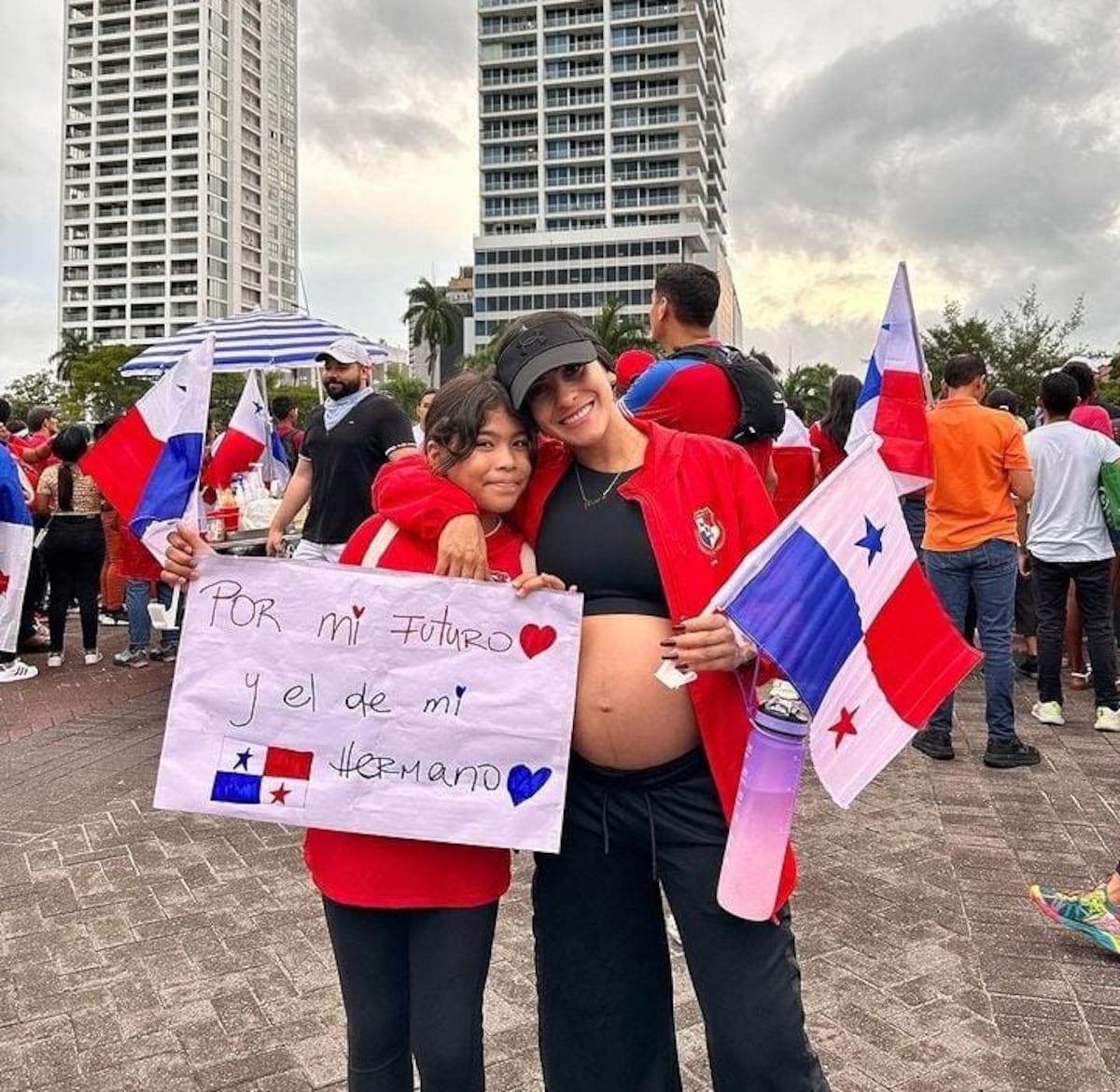 Jacky Guzmán sale a protestar embarazada por sus hijos y los tuyos